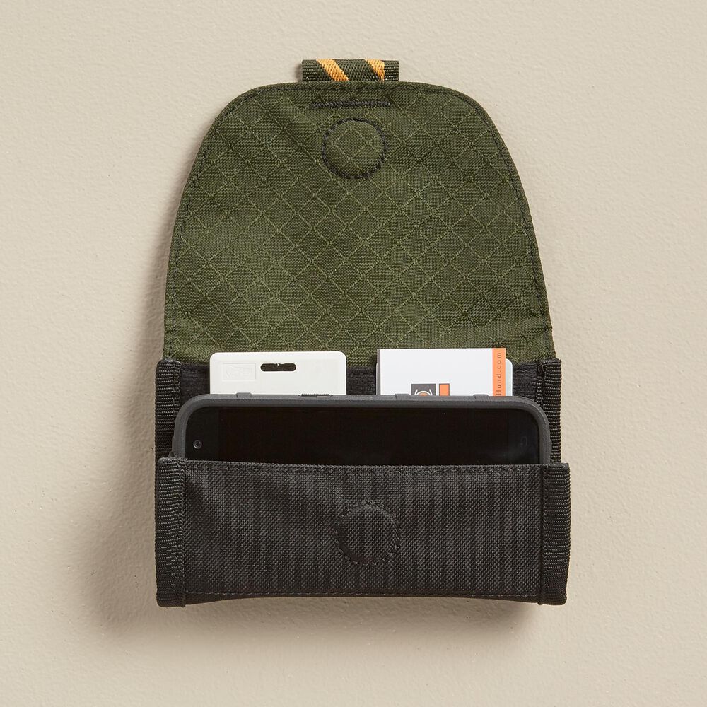 The Muscle Horizontal Cell Phone Pouch | Duluth Trading Company